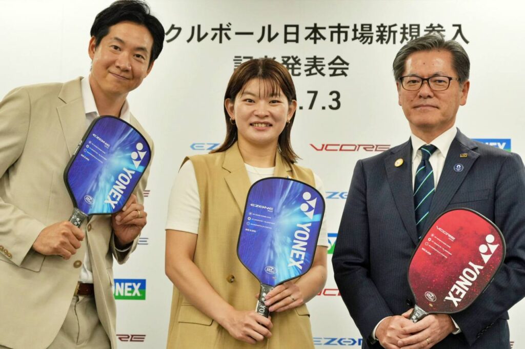 人気急上昇「ピックルボール」の日本市場にヨネックスが新規参入。パドル2機種を発表 | Tennis.jp テニス ドット ジェイピー
